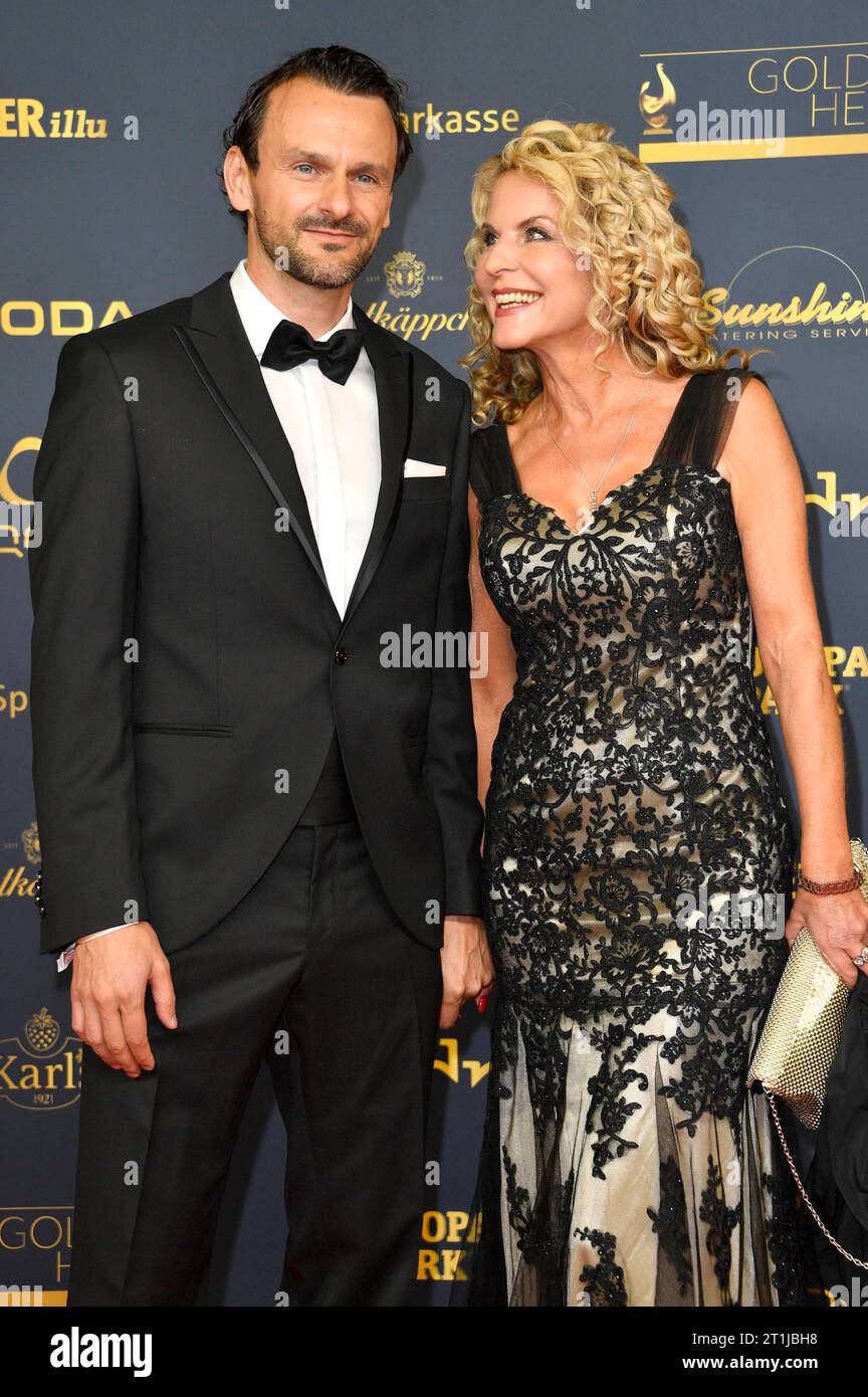 Victoria Herrmann mit Freund David Böthig bei der 29. Verleihung der ...