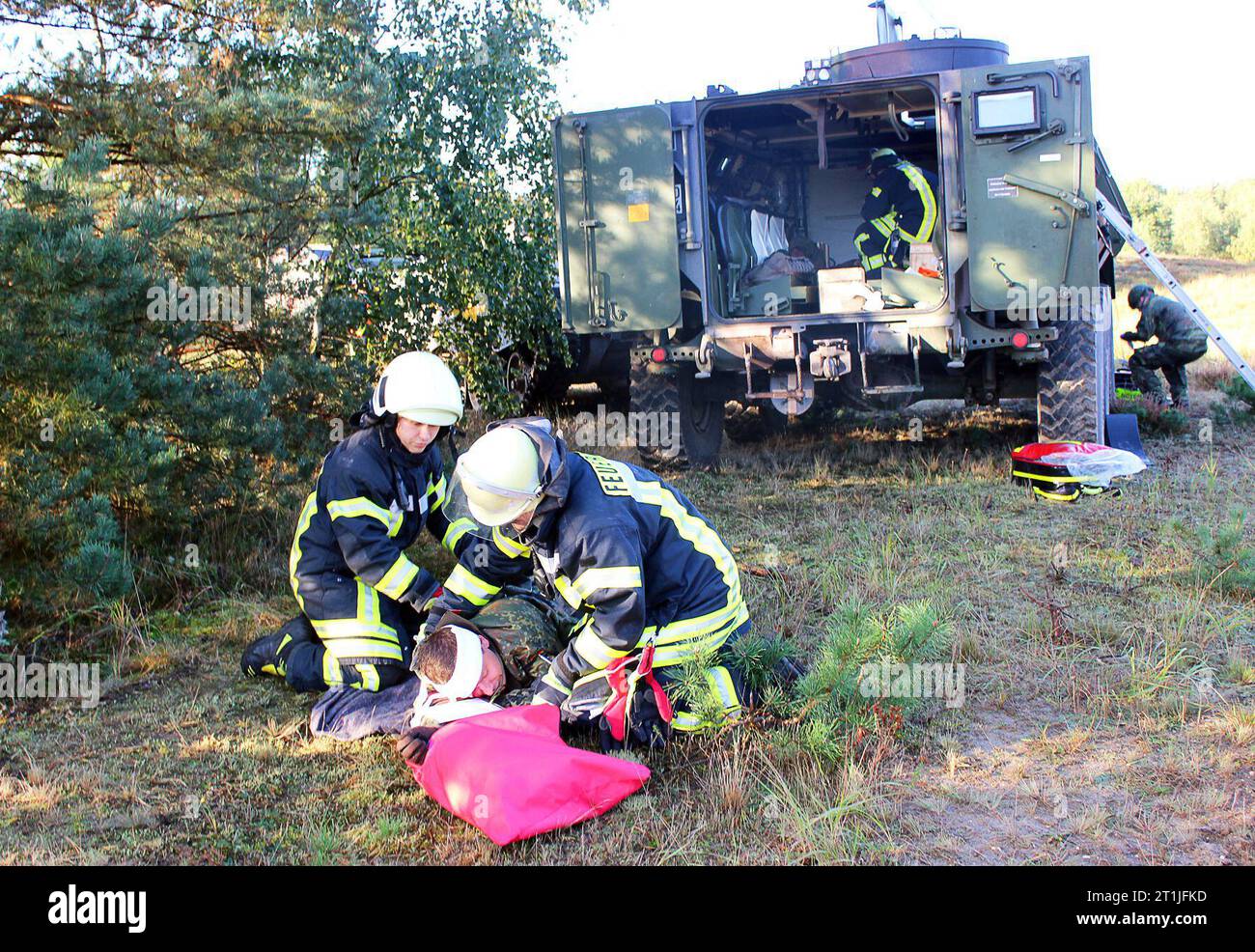 Colbitz, Germany. 14th Oct, 2023. Emergency paramedics from the fire ...