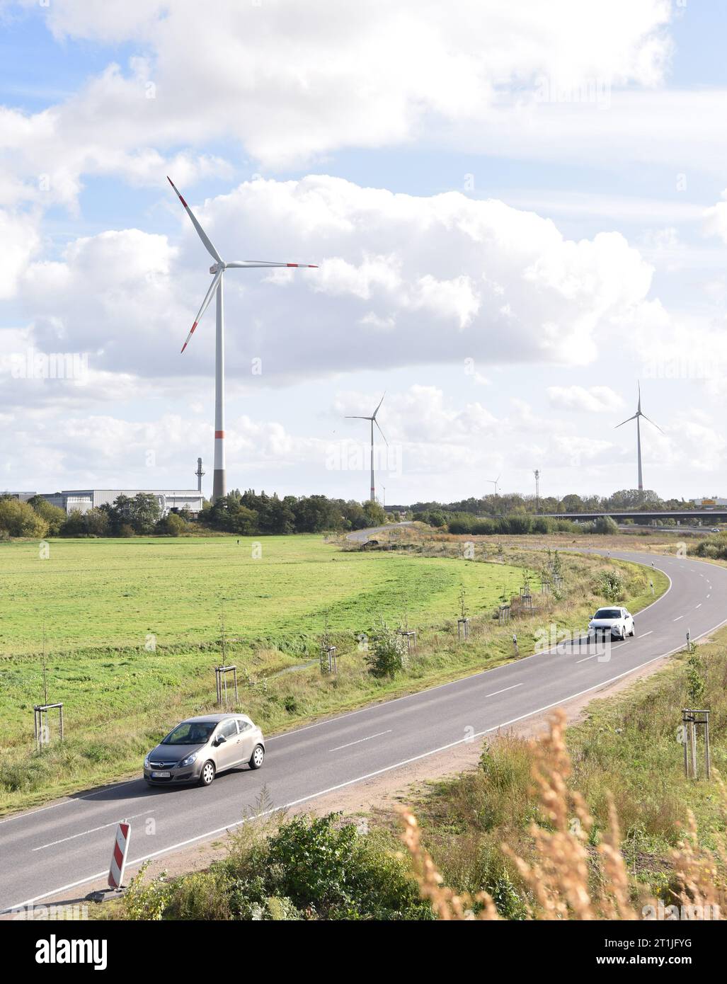 (231014) -- BERLIN, Oct. 14, 2023 (Xinhua) -- This photo taken on Oct. 14, 2023 shows wind ...
