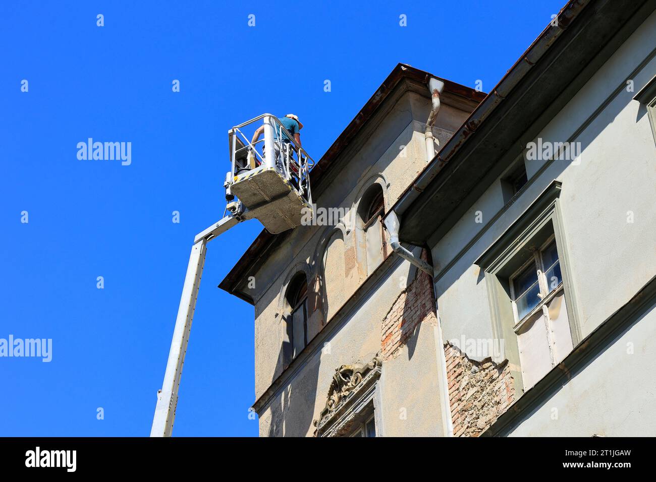 Damaged car roof hi-res stock photography and images - Alamy