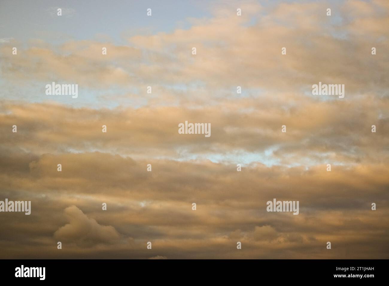 Mesmerizing Cloud Formations: Nature's Canvas Unveiled ☁️🌥️ Dive into ...