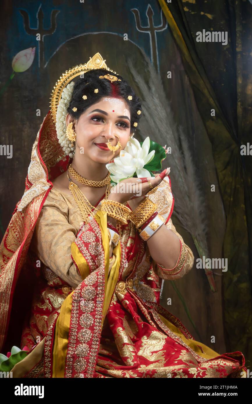 Portrait of beautiful Indian girl of Durga Idol Agomoni Concept Indoor ...