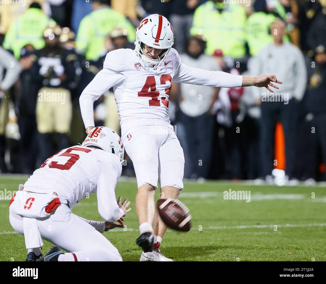 USA. 13th Oct, 2023. October 13, 2023: Stanford Cardinal place kicker ...