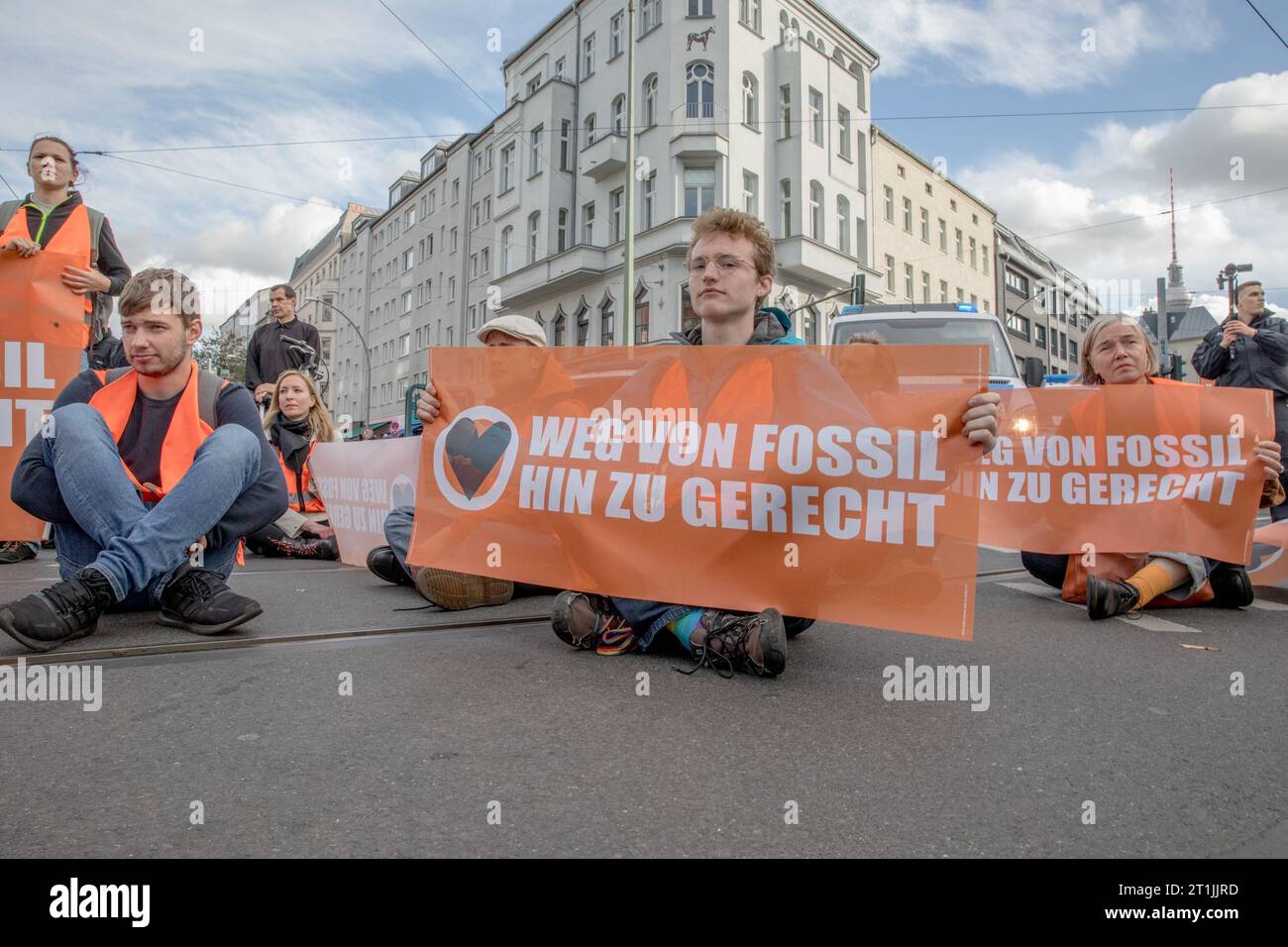 Berlin, Germany. 14th Oct, 2023. Berlin police forcibly removed members ...