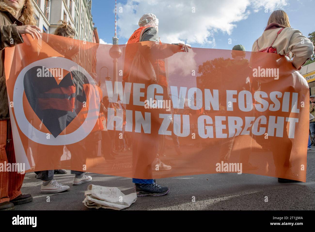 Berlin, Germany. 14th Oct, 2023. Berlin police forcibly removed members ...