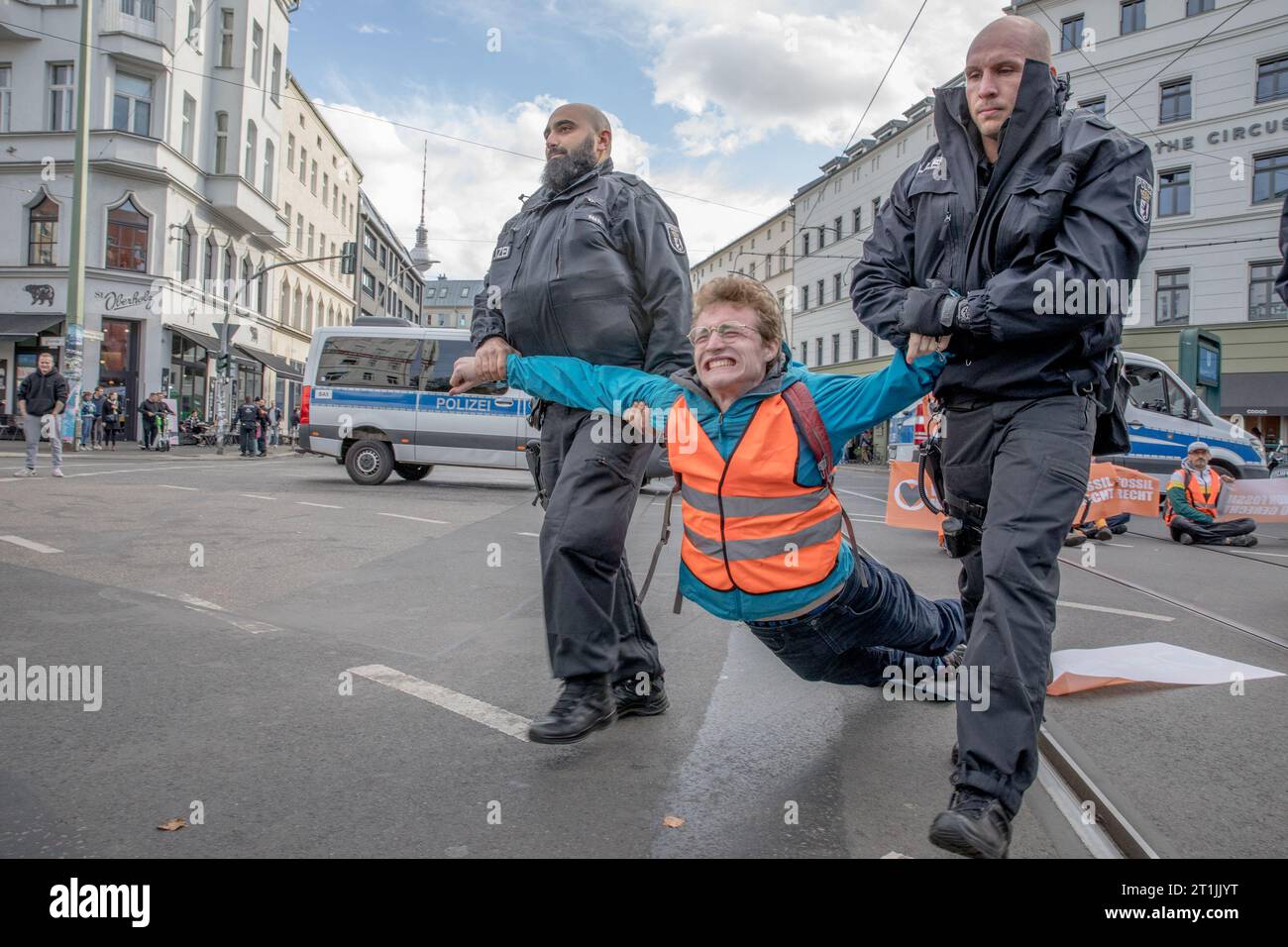 Berlin, Germany. 14th Oct, 2023. Berlin police forcibly removed members ...