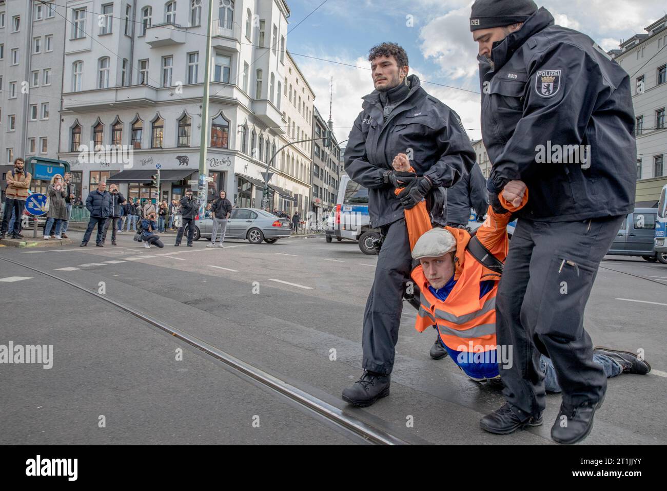 Berlin, Germany. 14th Oct, 2023. Berlin police forcibly removed members ...