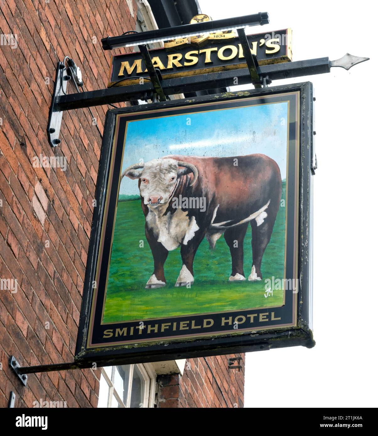 Traditional hanging pub sign at Smithfield Hotel, High Street ...