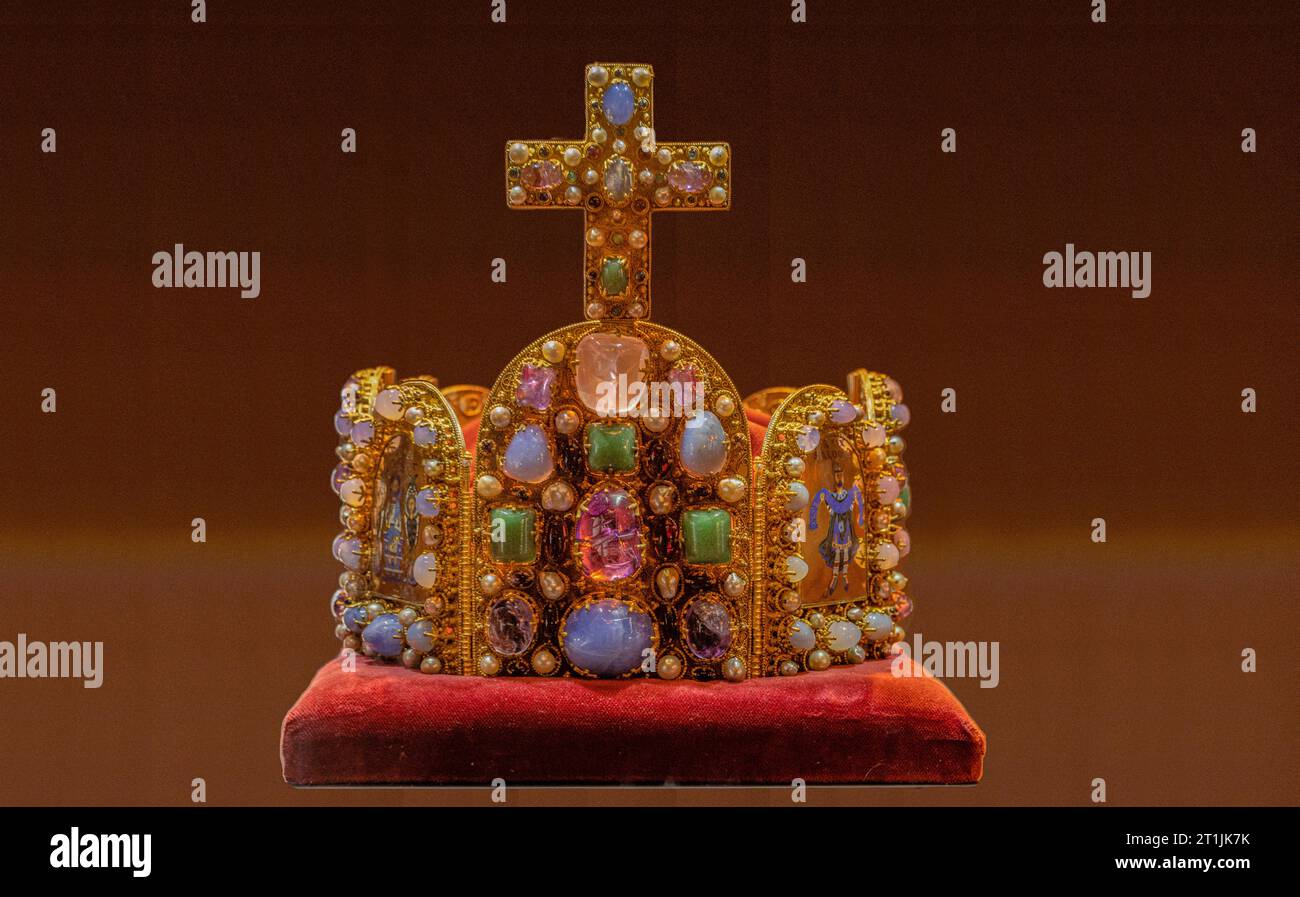 The Imperial Treasury in Trifels Castle (Imperial cross). In the ...