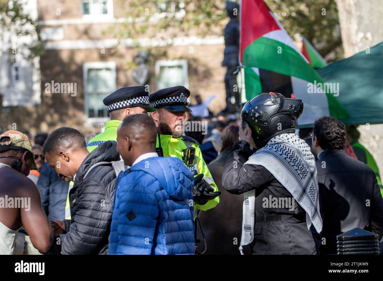 Westminster, London, UK. 14th Oct, 2023. Opposing groups protest in ...