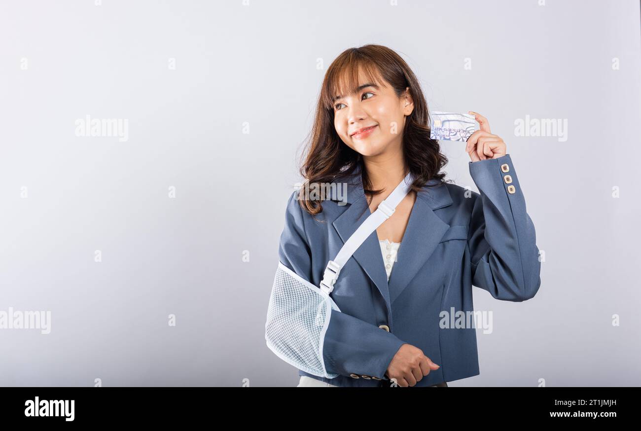 Despite broken wrist hi-res stock photography and images - Alamy