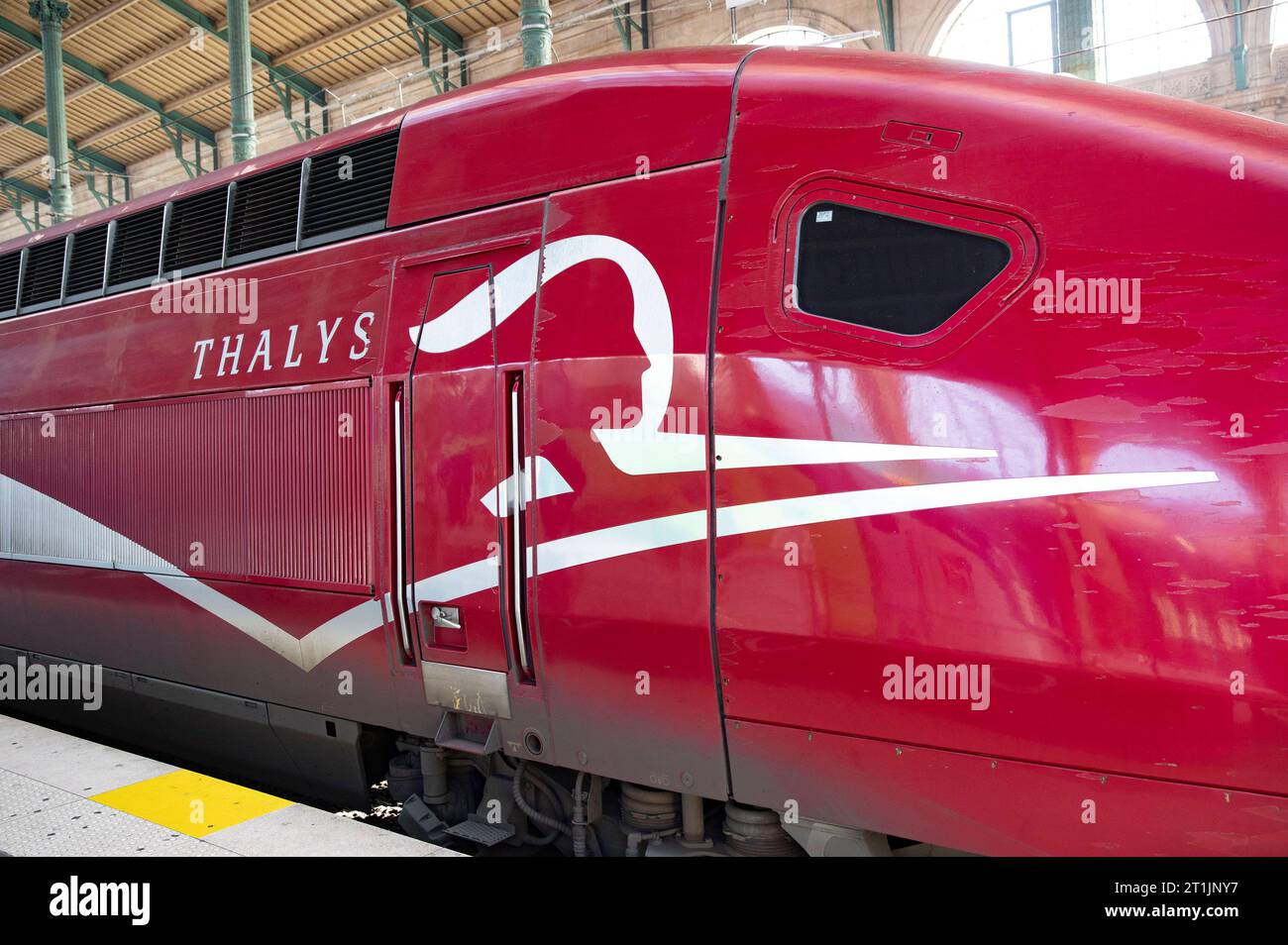 Im Französischen Eisenbahnnetz verkehren Züge der SNCF als staatliche ...