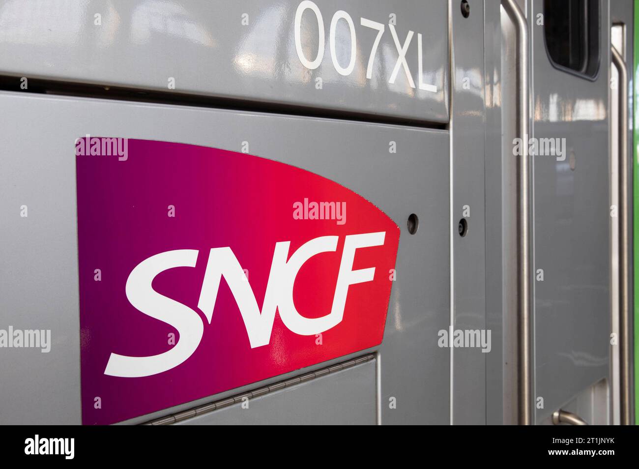 Passagiere des eurostar london hi-res stock photography and images - Alamy