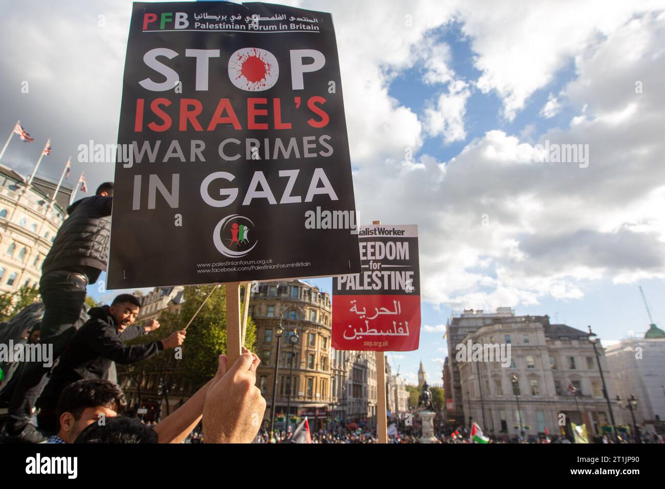 London, England, UK. 14th Oct, 2023. Thousands march in central London ...