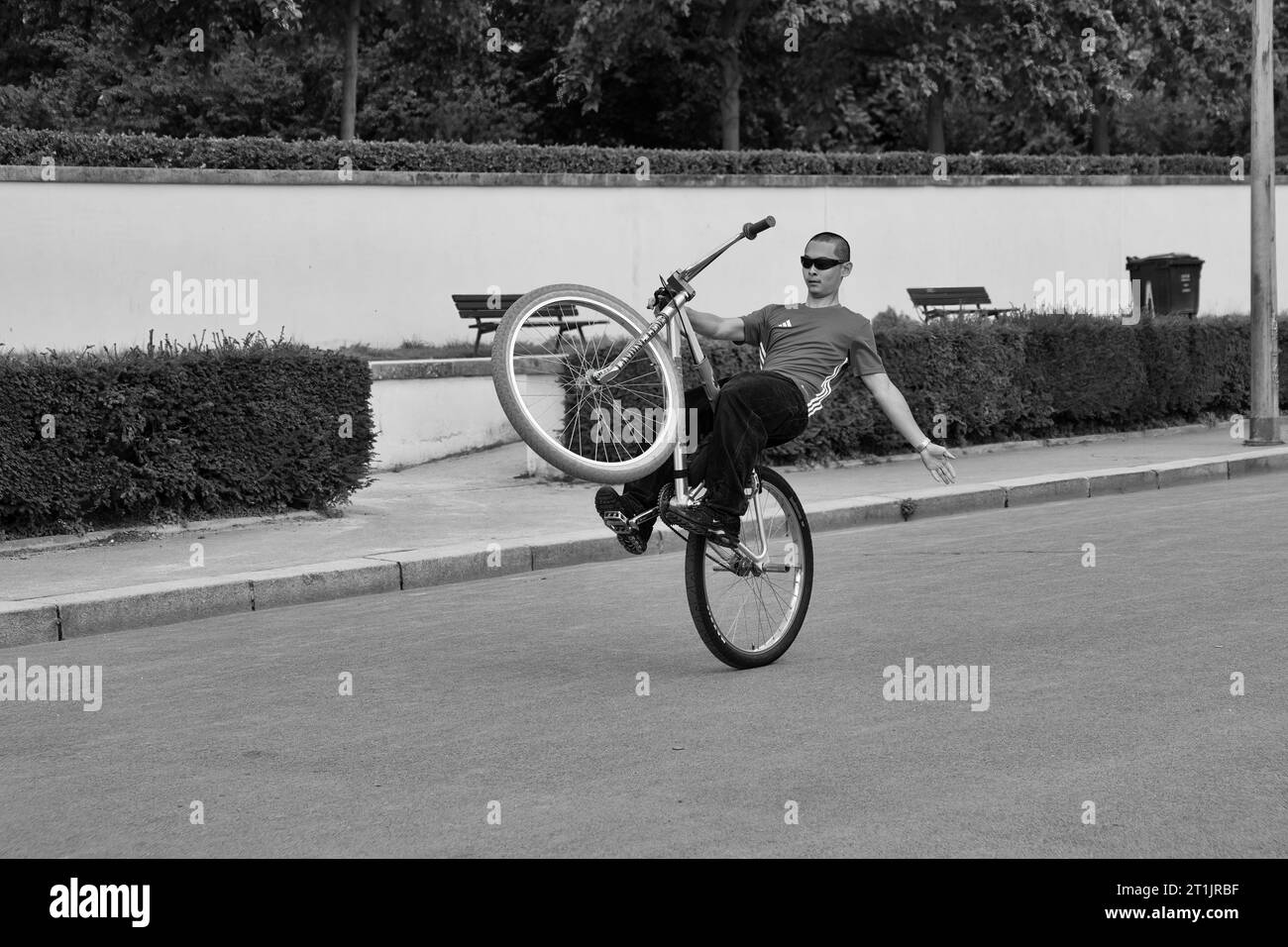 Paris tower eiffel bicycle hi-res stock photography and images - Alamy