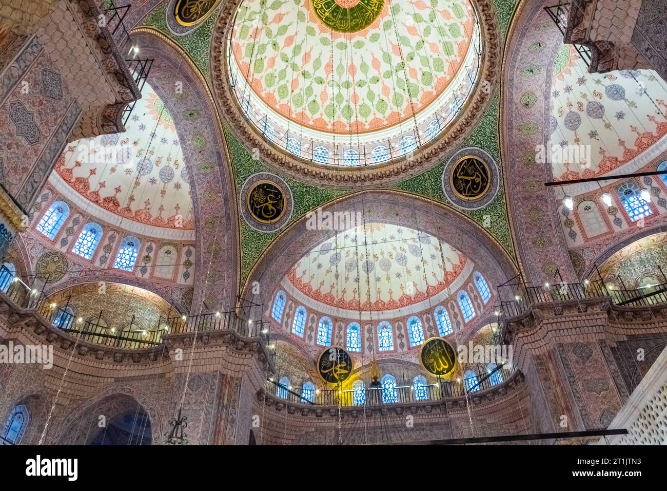 Beautiful islamic architecture in the interior of Yeni Cami Mosque ...