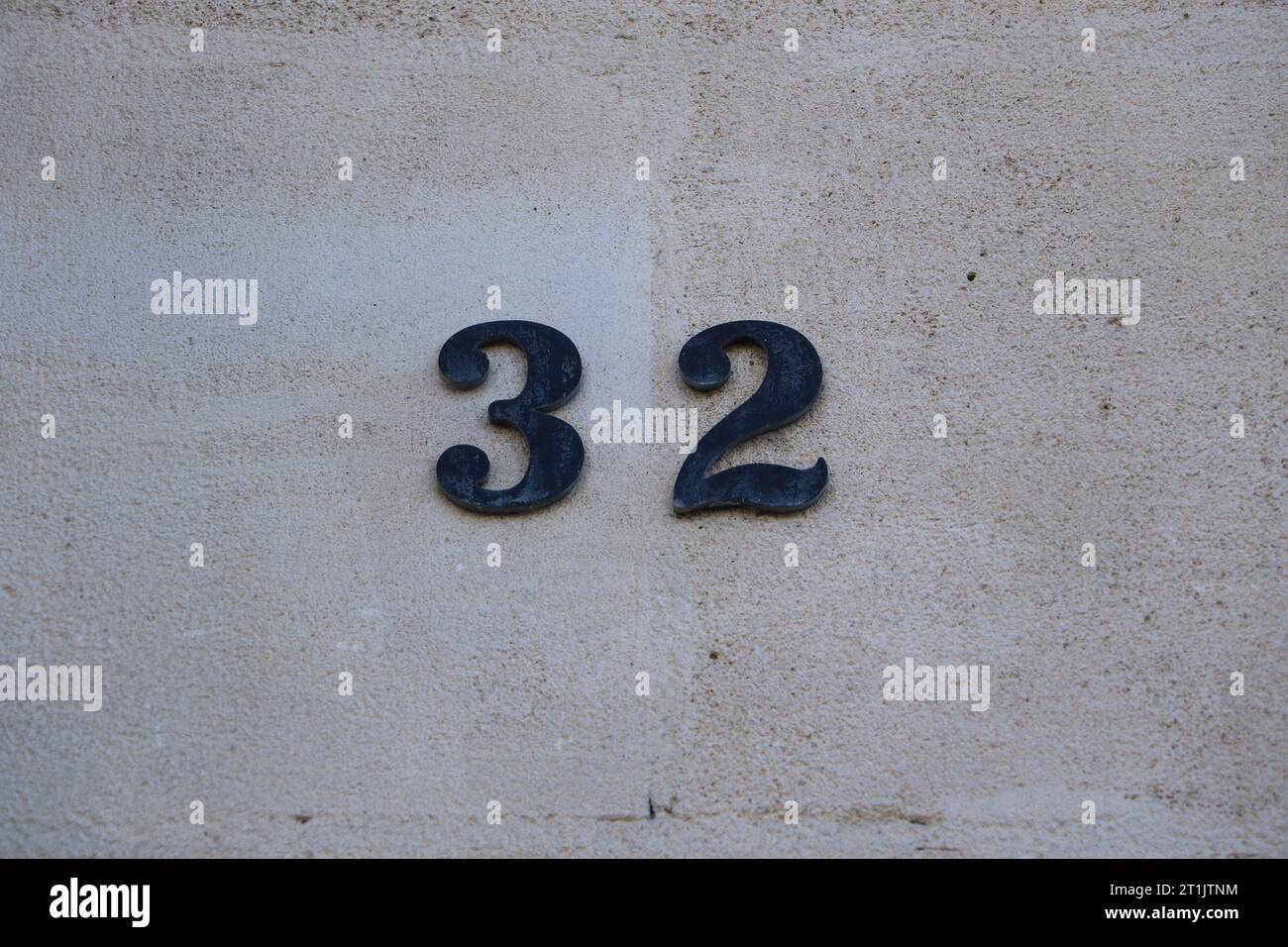 House number 32 sign hi-res stock photography and images - Alamy