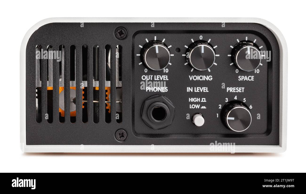 amplifier load box path isolated on white Stock Photo - Alamy