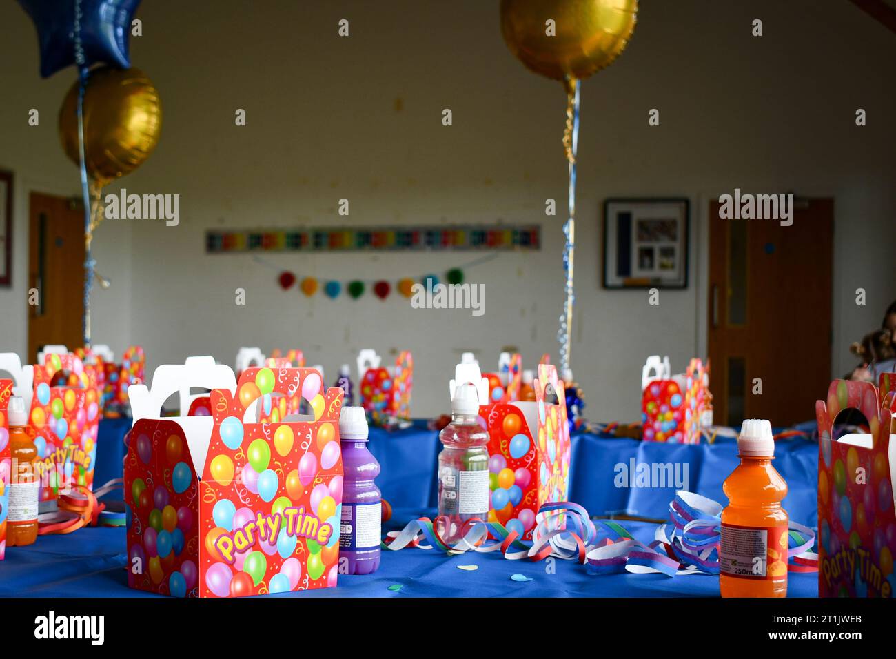 8 year olds birthday party Stock Photo - Alamy
