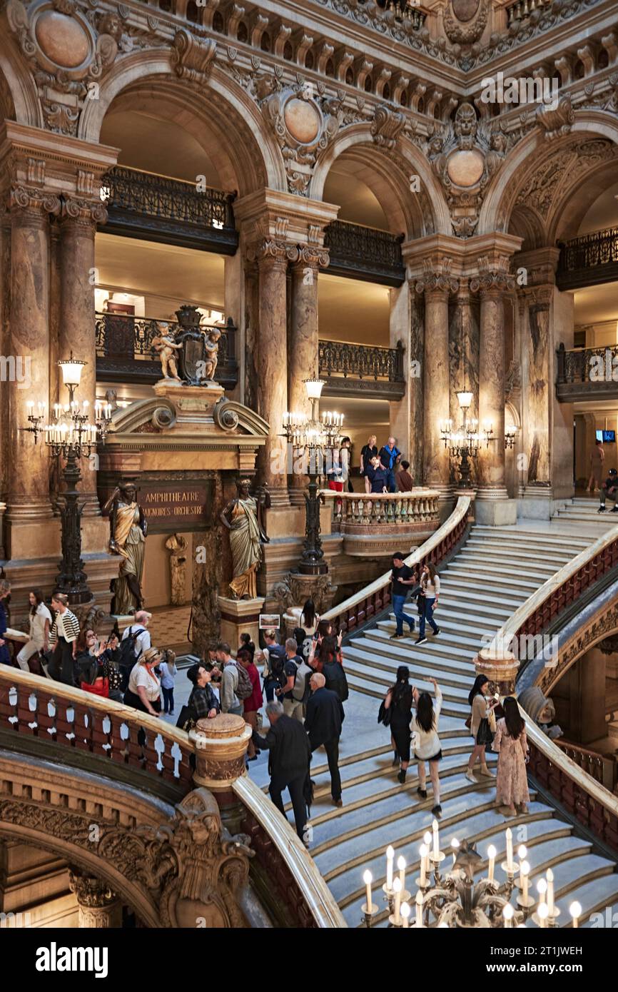 The famous cafe louvre hi-res stock photography and images - Alamy