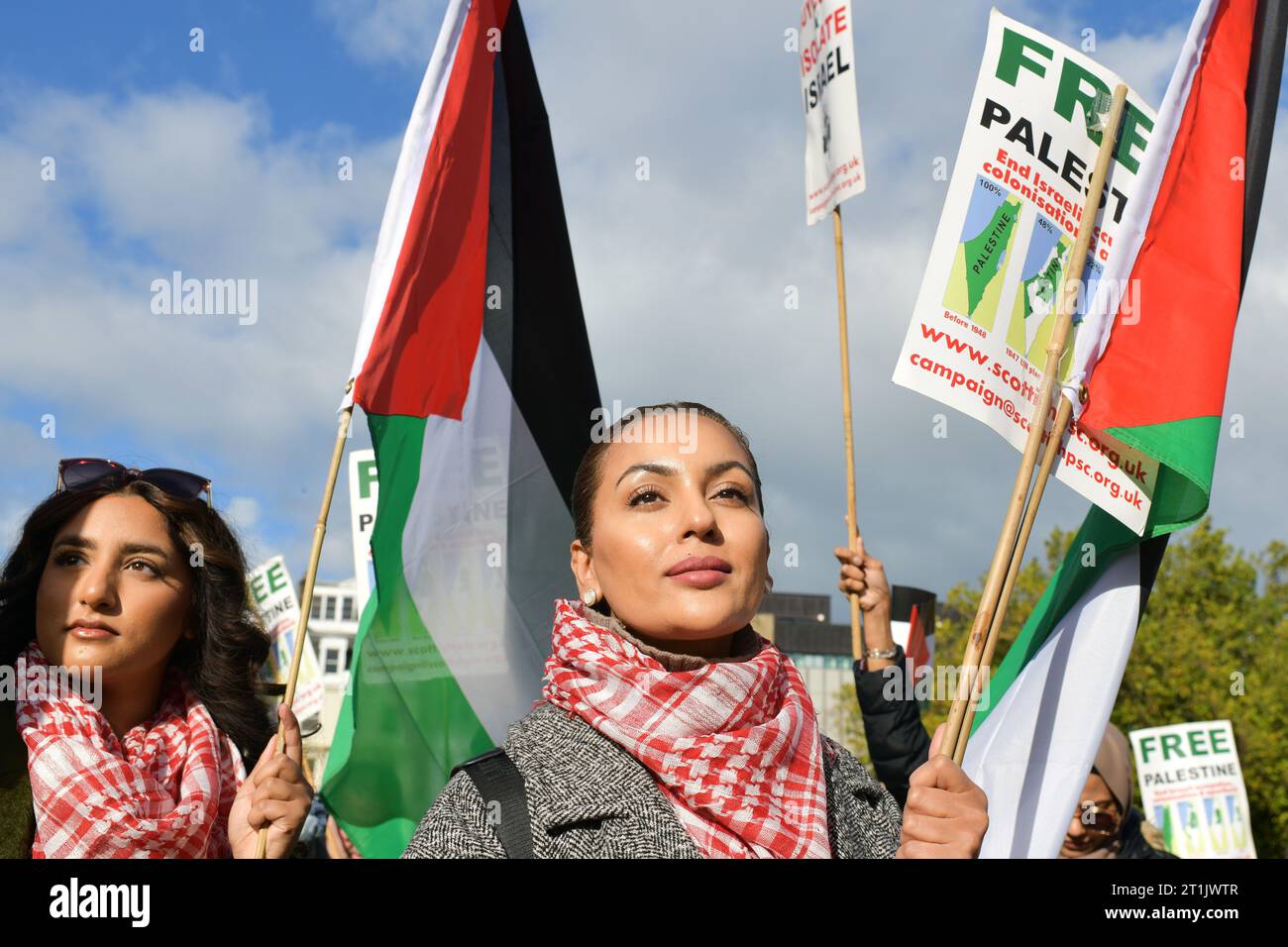 Edinburgh Scotland, UK 14 October 2023. Hundreds take part in the ...