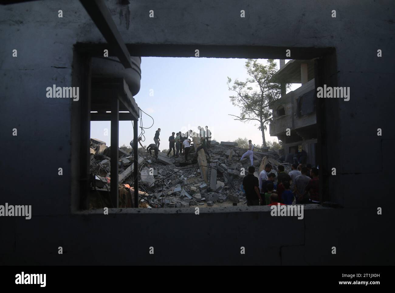 Gaza. 14th Oct, 2023. People inspect buildings destroyed in Israeli ...