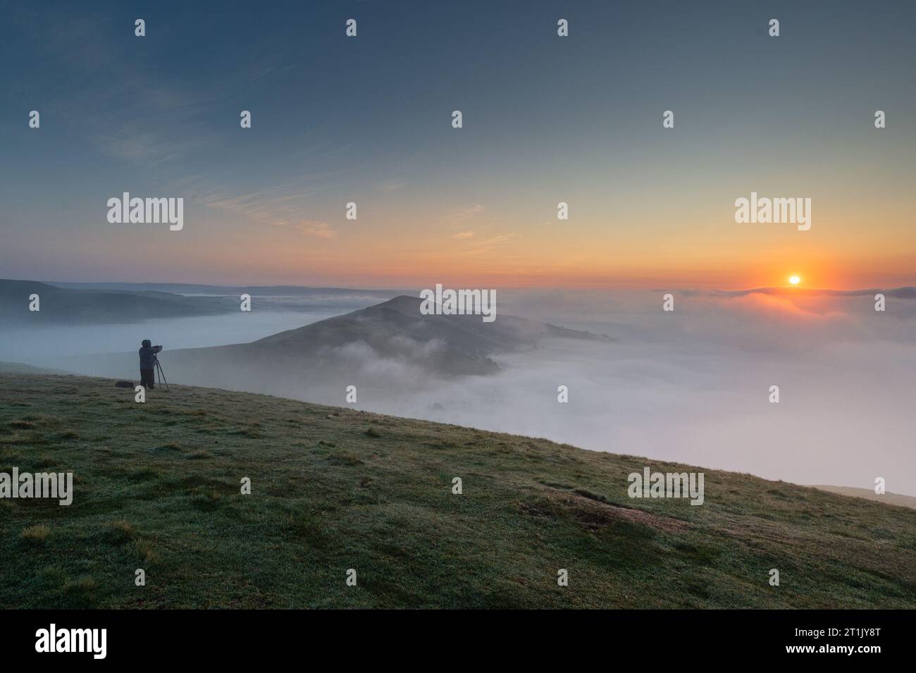 Hilltop people hi-res stock photography and images - Alamy