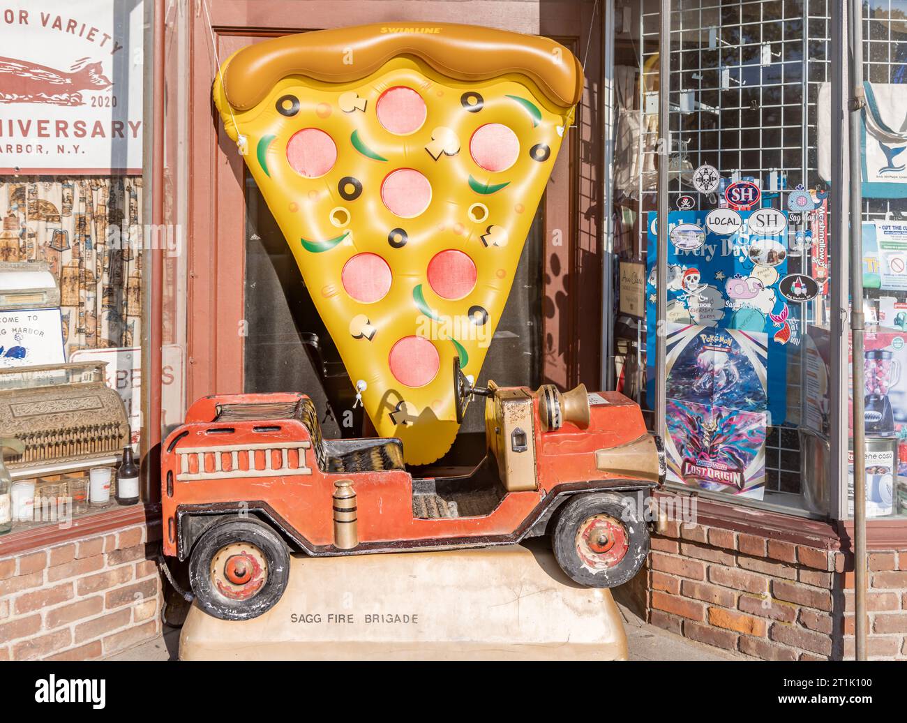 Coin operated ride hi-res stock photography and images - Alamy