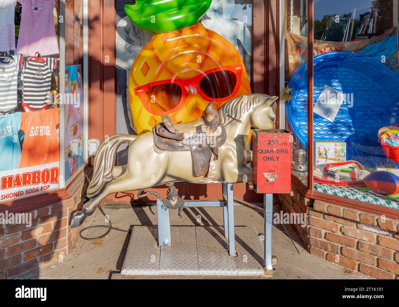 Coin operated ride hi-res stock photography and images - Alamy