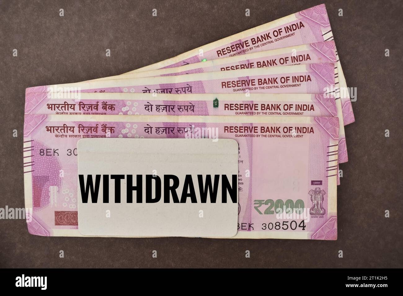 Two thousand rupees note hi-res stock photography and images - Alamy