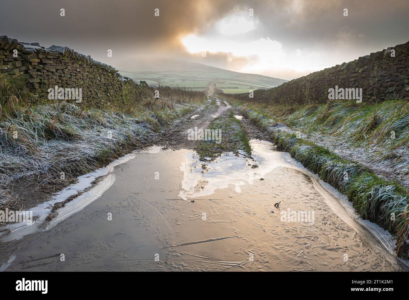 A frozen track near the hamlet of Little Hayfield, Derbyshire Stock ...