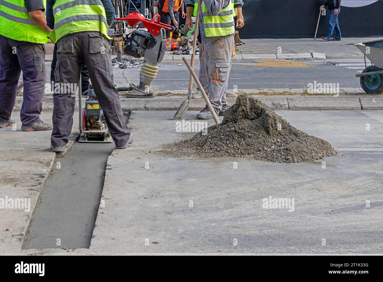 Working men paving street hi-res stock photography and images - Alamy