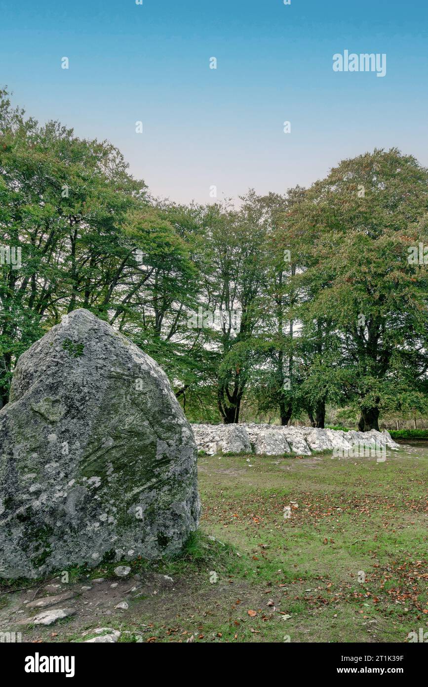 Ancient Clava Cairns monument in Scotland Stock Photo - Alamy