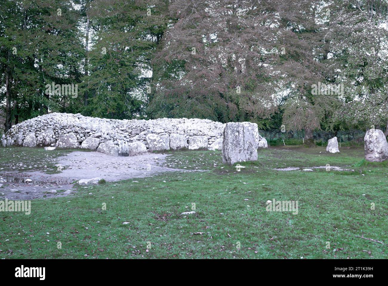 Ancient Clava Cairns monument in Scotland Stock Photo - Alamy