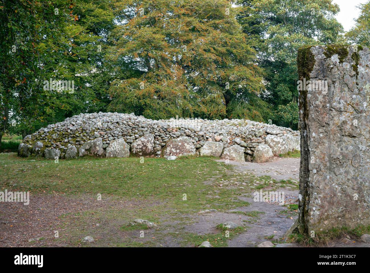 Ancient Clava Cairns monument in Scotland Stock Photo - Alamy