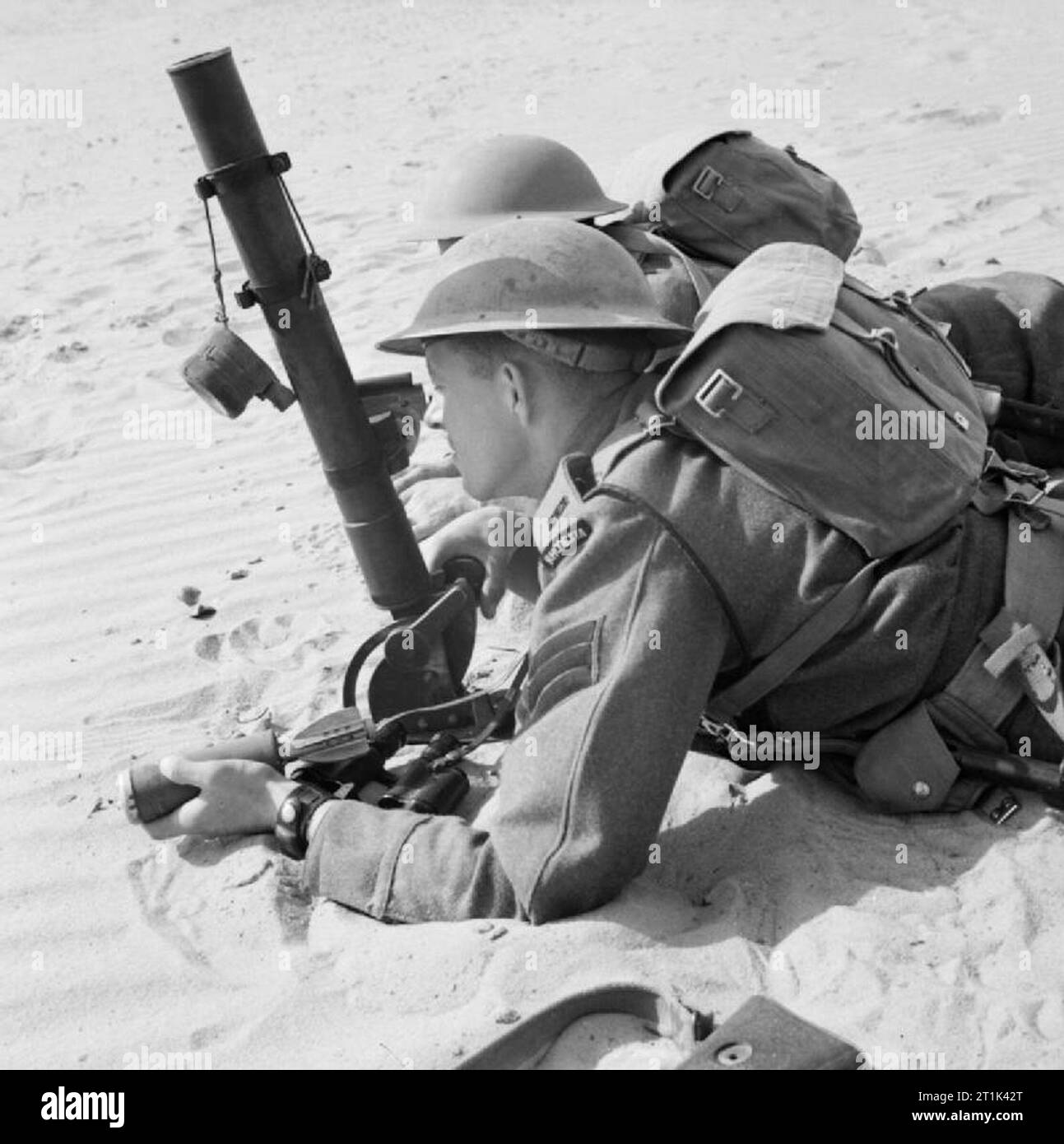 Rhodesian troops of the 60th King's Royal Rifles training with a 2-inch ...
