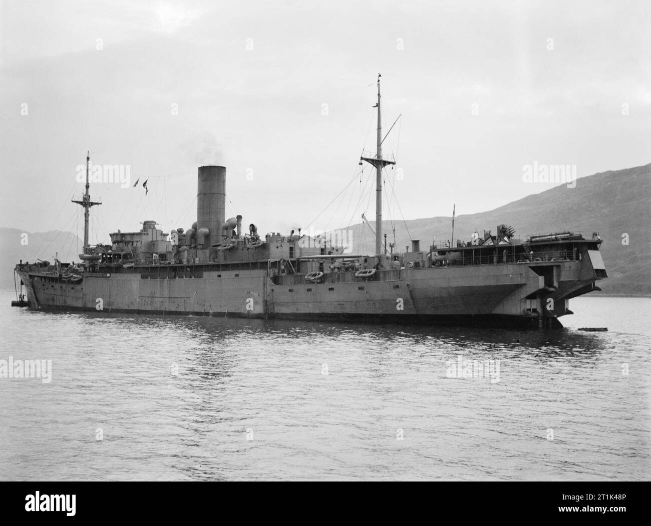 The Royal Navy during the Second World War The auxiliary minelayer HMS ...