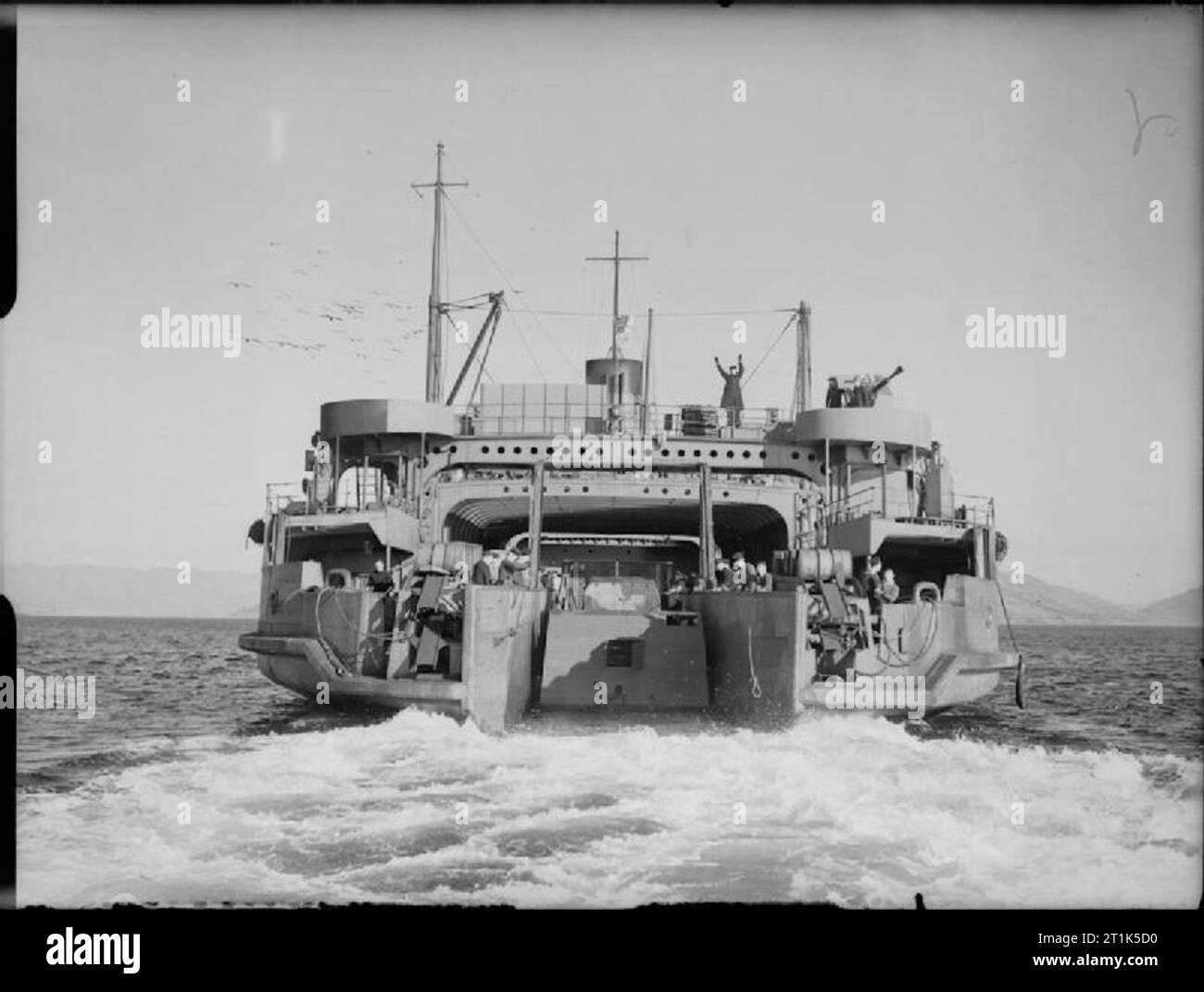 Hms iris hi-res stock photography and images - Alamy