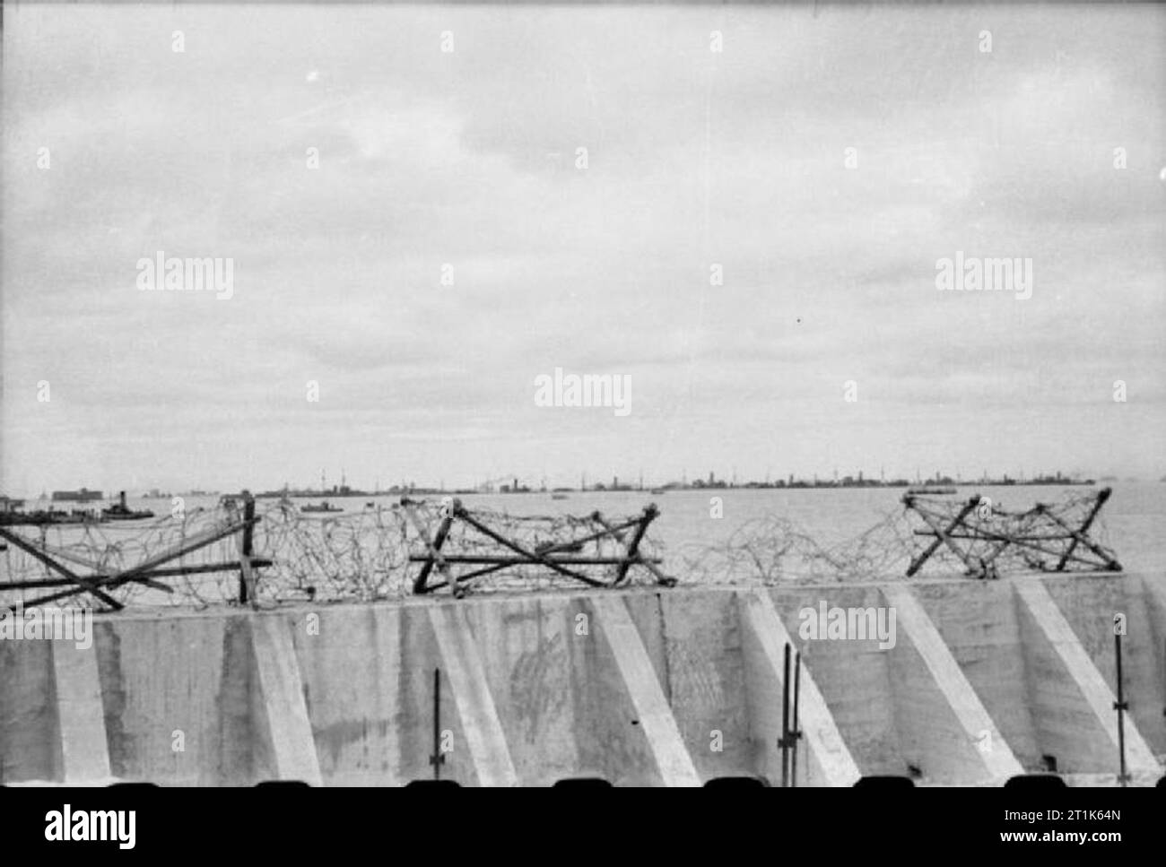 Mulberry Harbours during the Allied Invasion of Normandy - June 1944 ...
