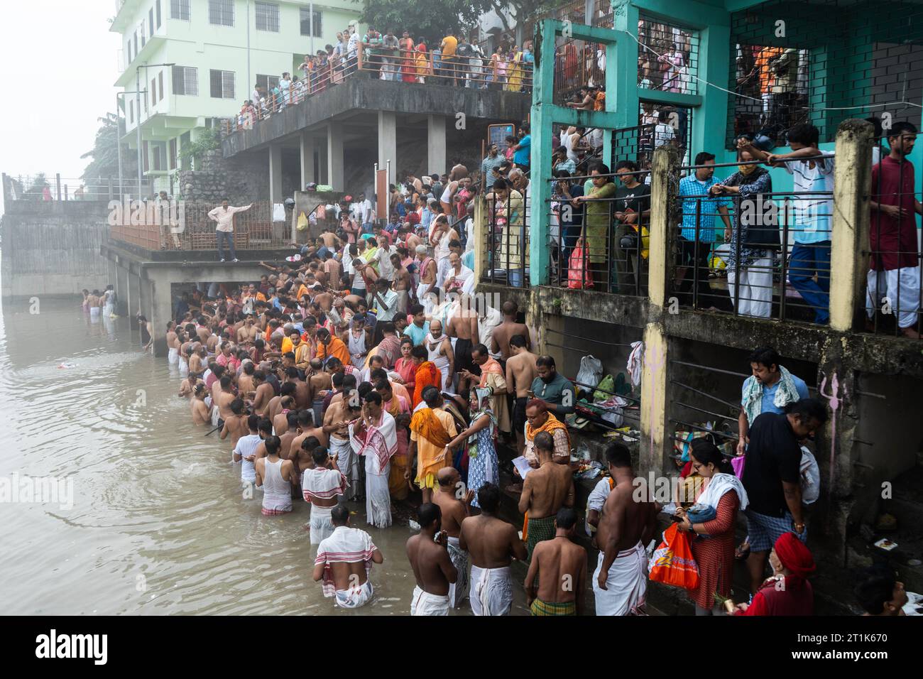 Hindu devotees perform the 'Tarpan' ritual during Mahalaya prayers ...