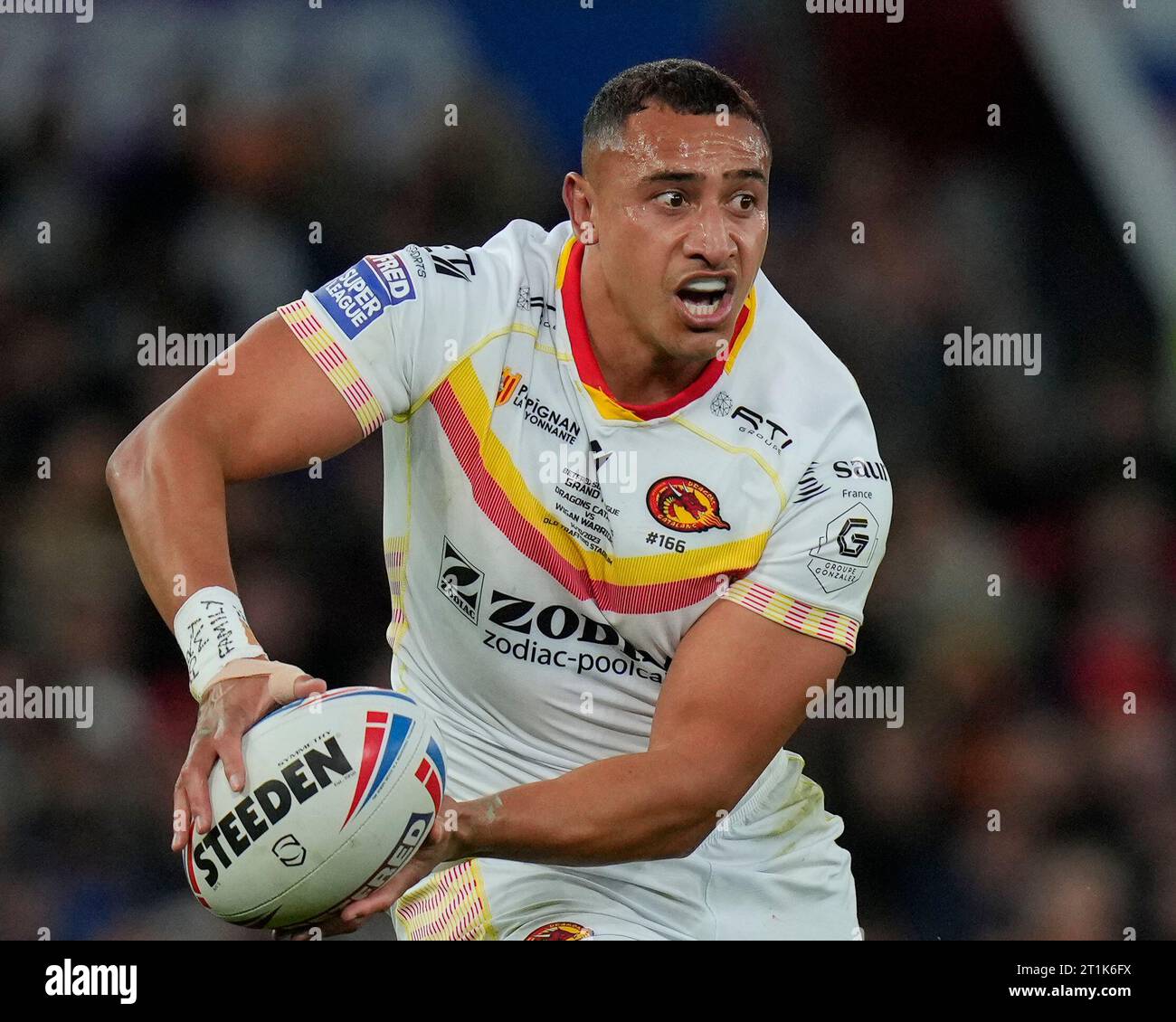 Siua Taukeiaho #22 of Catalans Dragons during the Betfred Super League ...