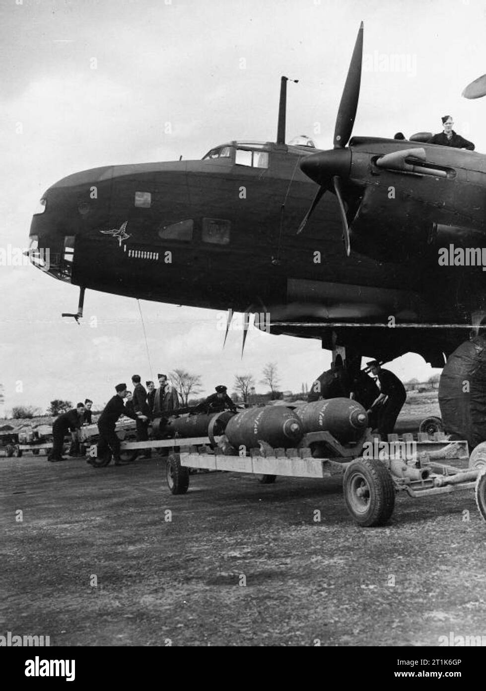 Ww2 halifax bomber Black and White Stock Photos & Images - Alamy
