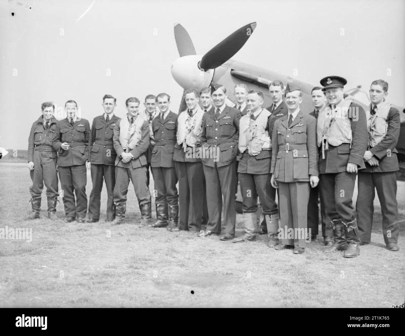 Royal Air Force Fighter Command, 1939-1945. Pilots of No 452 Squadron ...