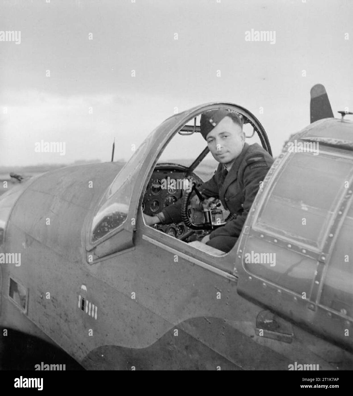 Royal Air Force 1939-1945- Bomber Command A member of the ground crew ...