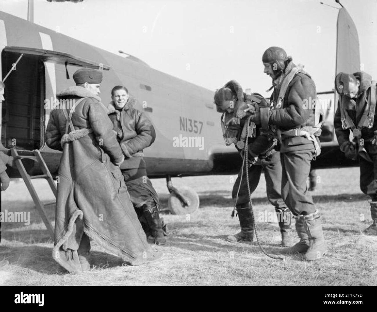 Royal Air Force Bomber Command, 1939-1941. Aircrew a No. 77 Squadron RAF Detachment at ...