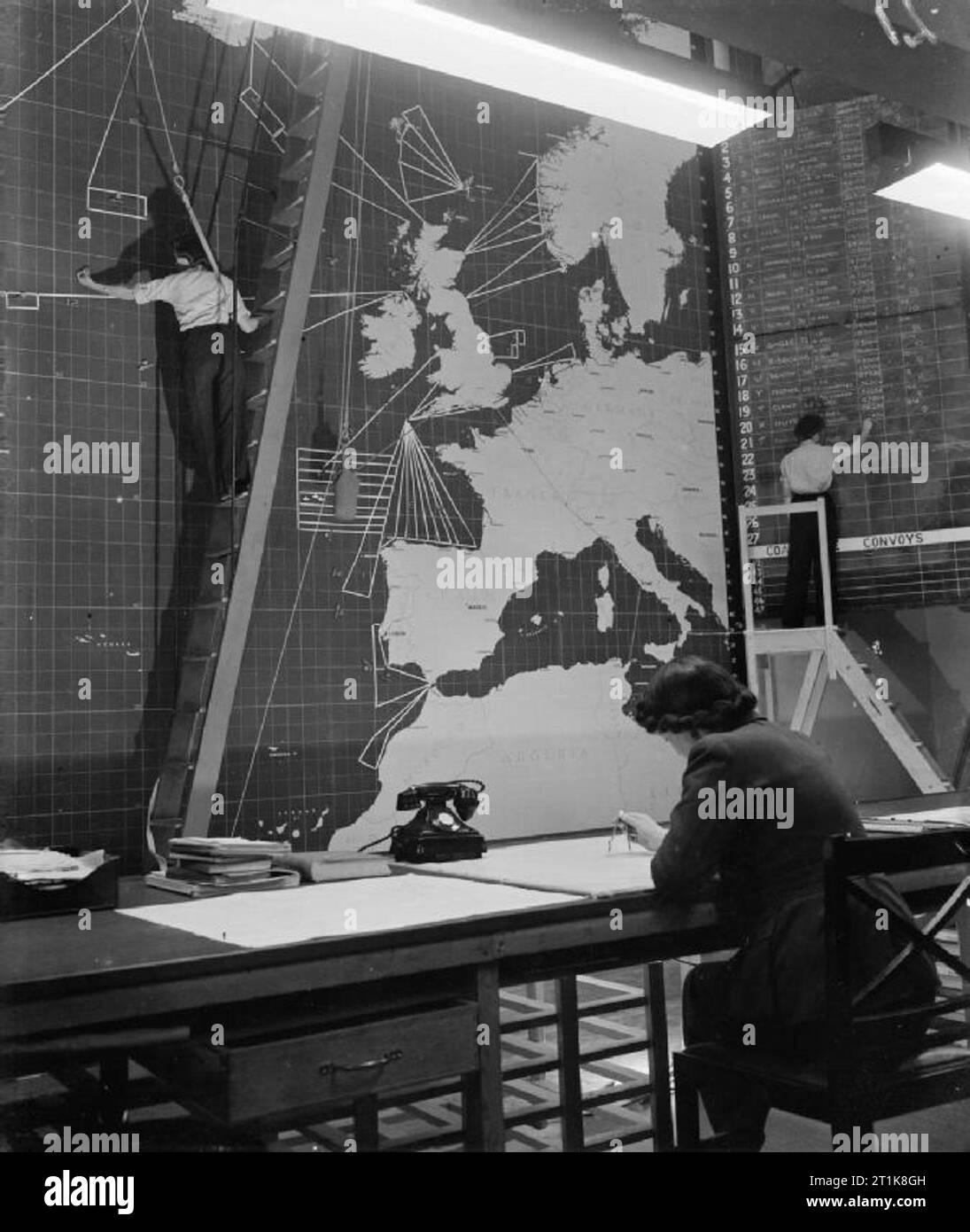 Plotting ww2 hi-res stock photography and images - Alamy