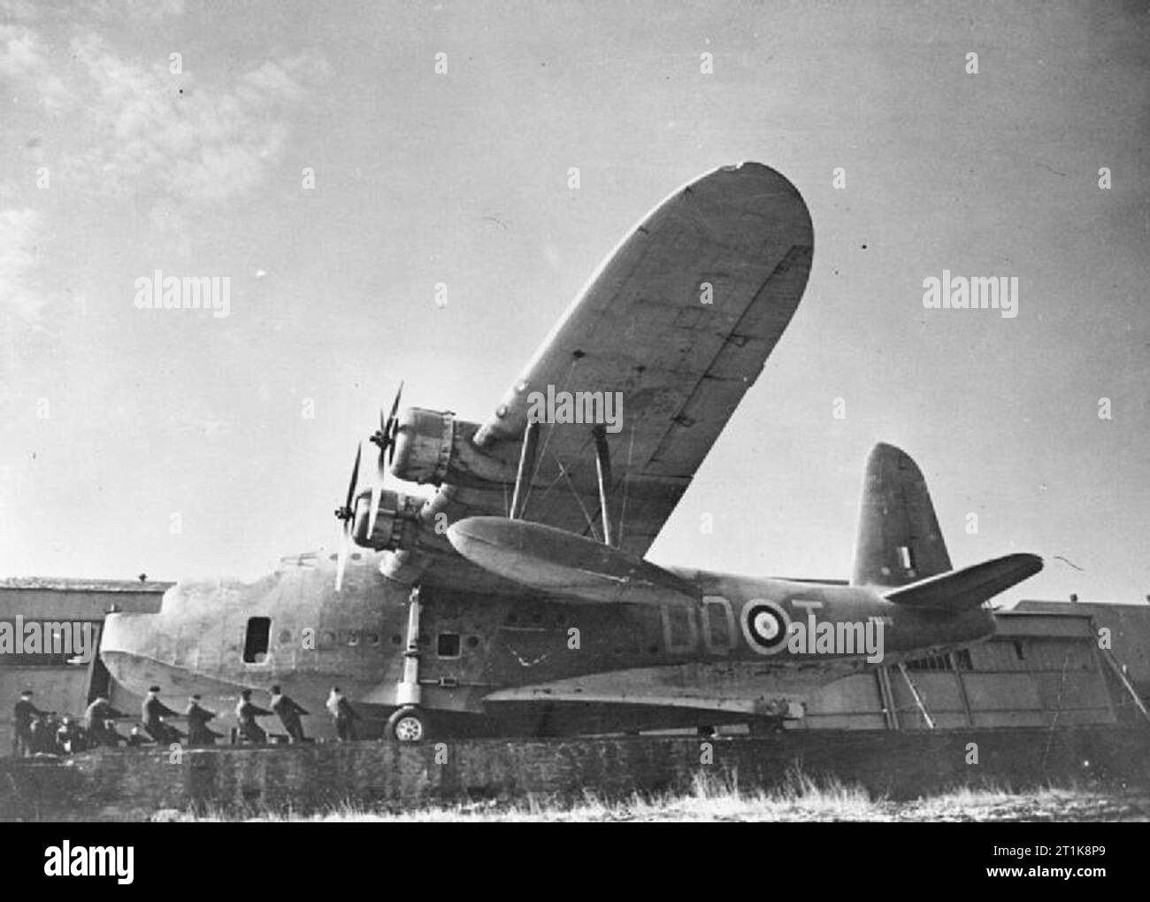 Royal Air Force Coastal Command, 1939-1945. Ground crew haul Short ...