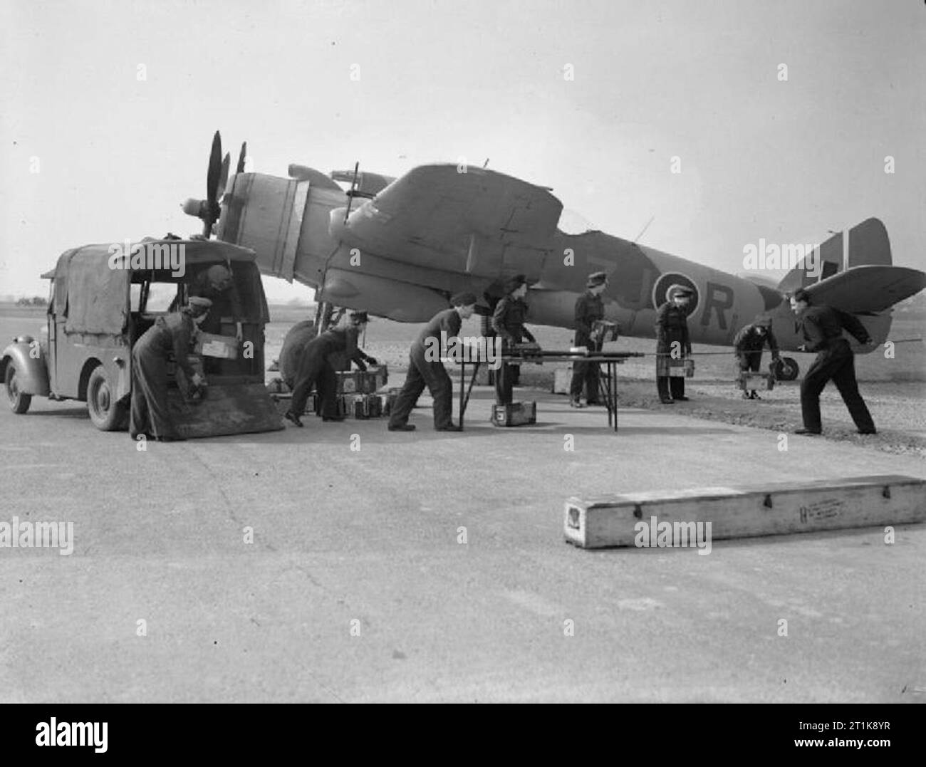 Royal Air Force Fighter Command, 1939-1945. RAF armourers clean the ...