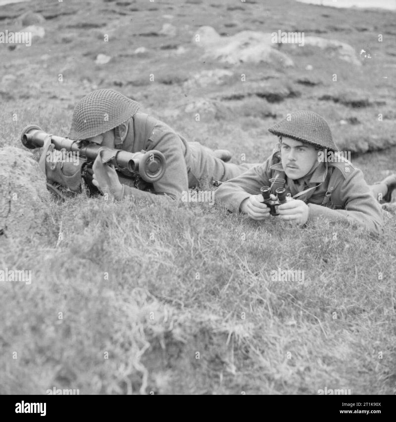The British Army 1939-45 A mortar officer and rangefinder operator of ...