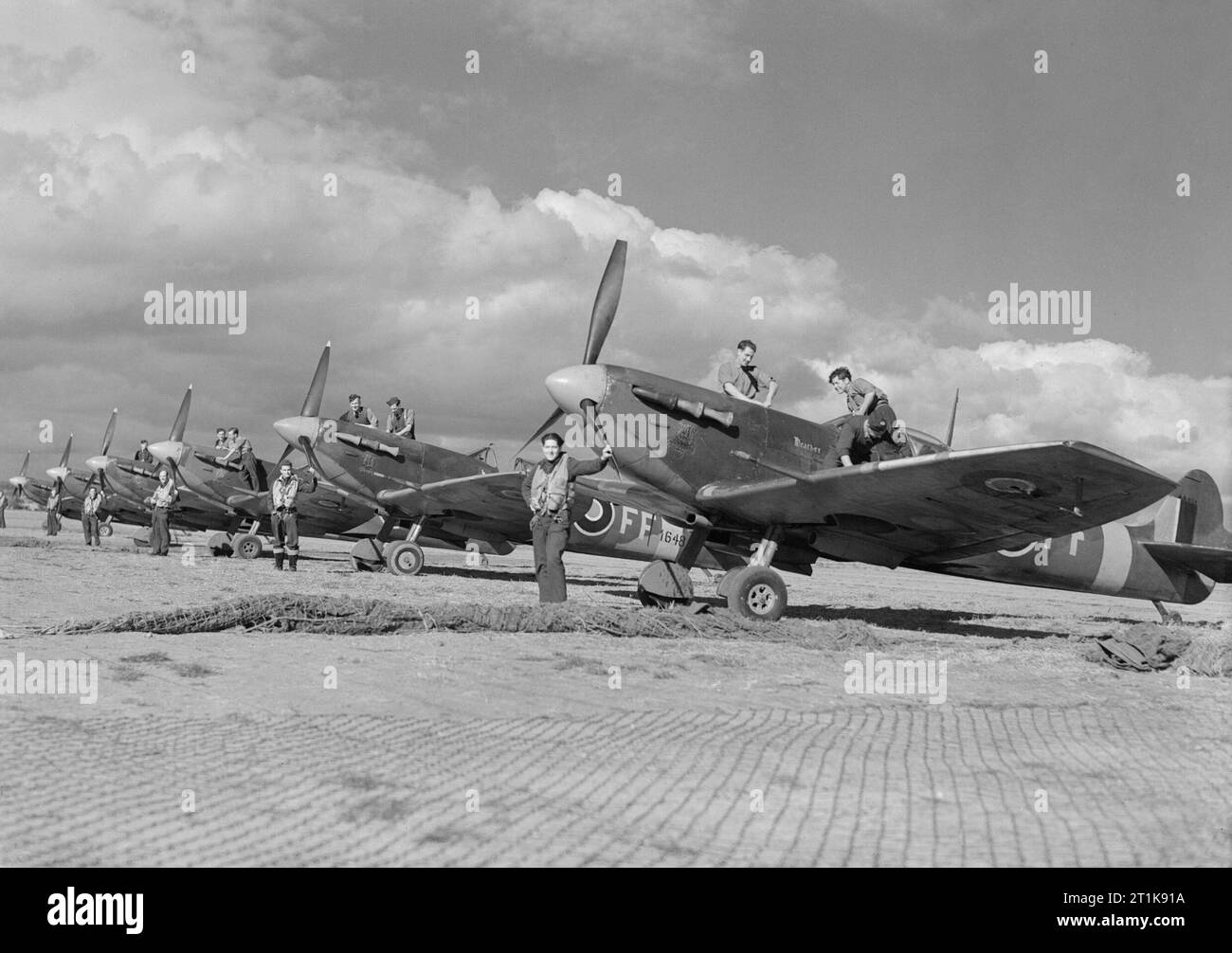 Royal Air Force Fighter Command, 1939-1945. Pilots and ground crews of ...